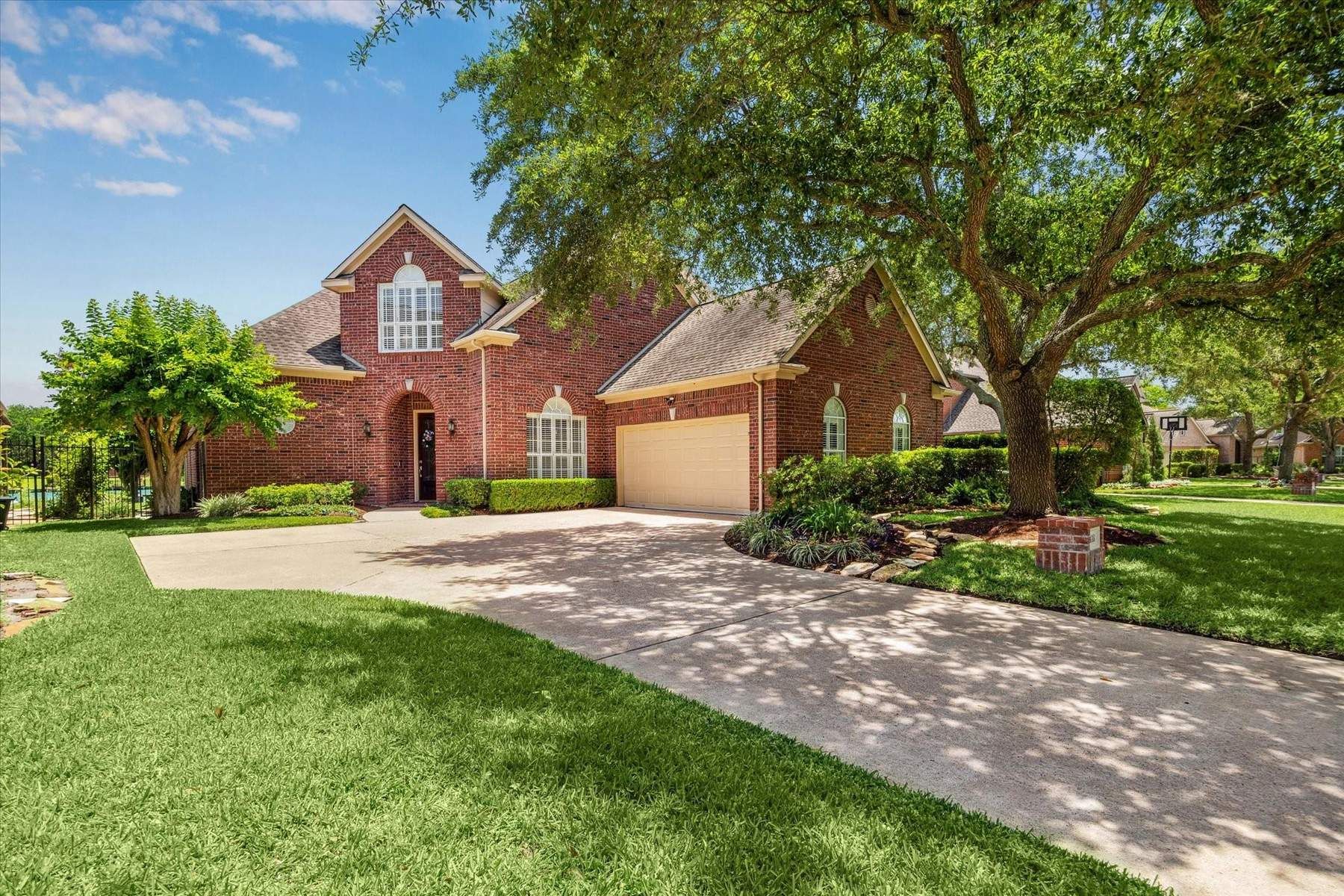 418 Brook Shore Court, Sugar Land, TX 77478