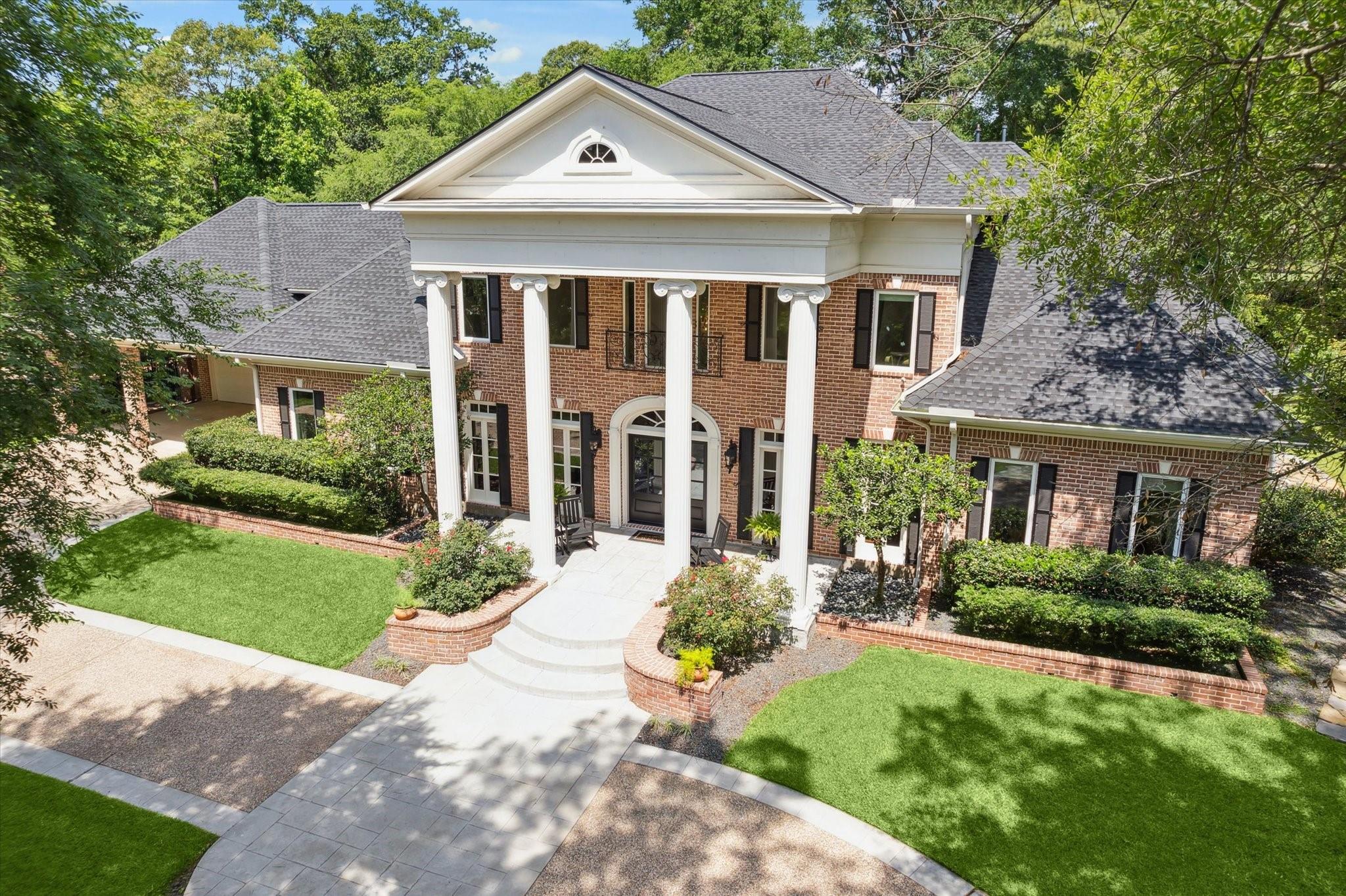 19 S Regent Oak The Woodlands, Texas, United States – Luxury Home
