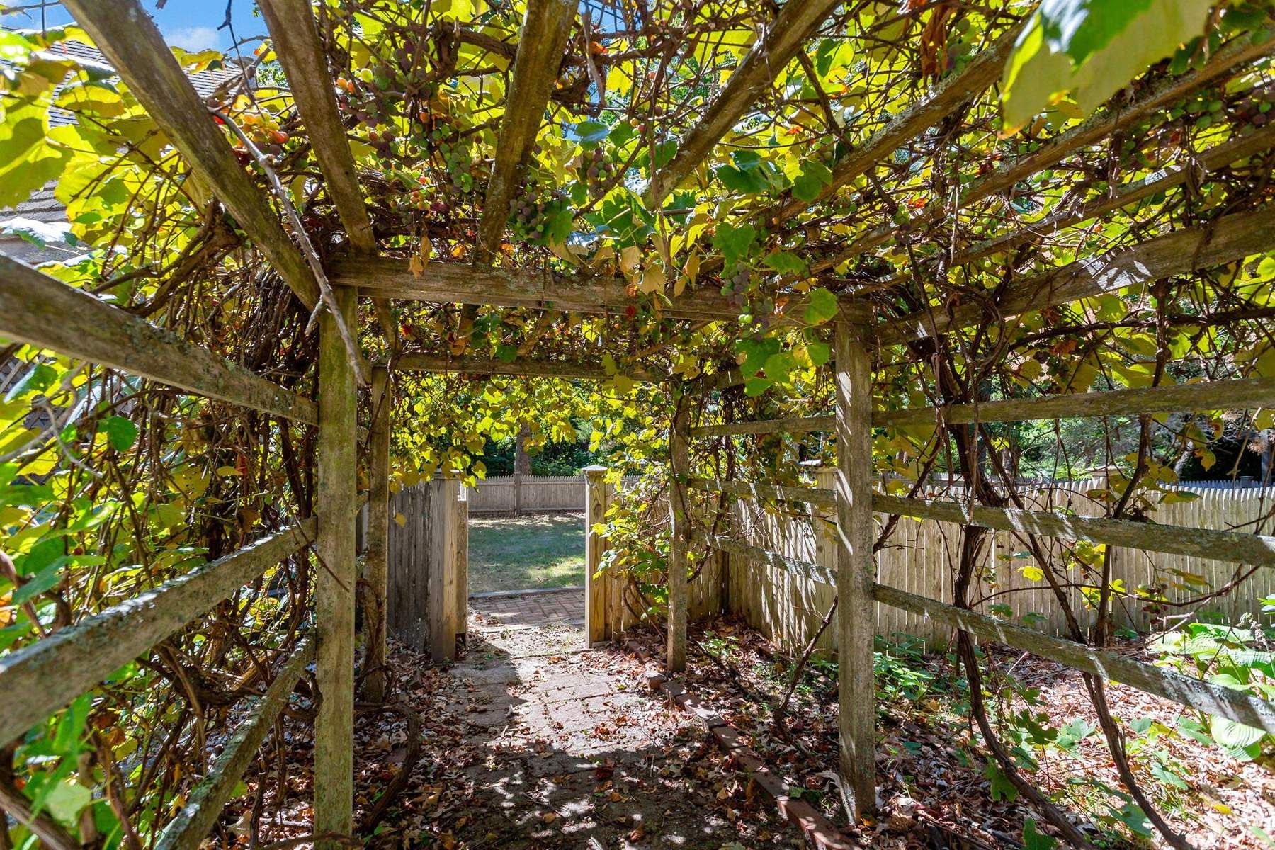 426 Old Post Road, Cotuit, MA 02635