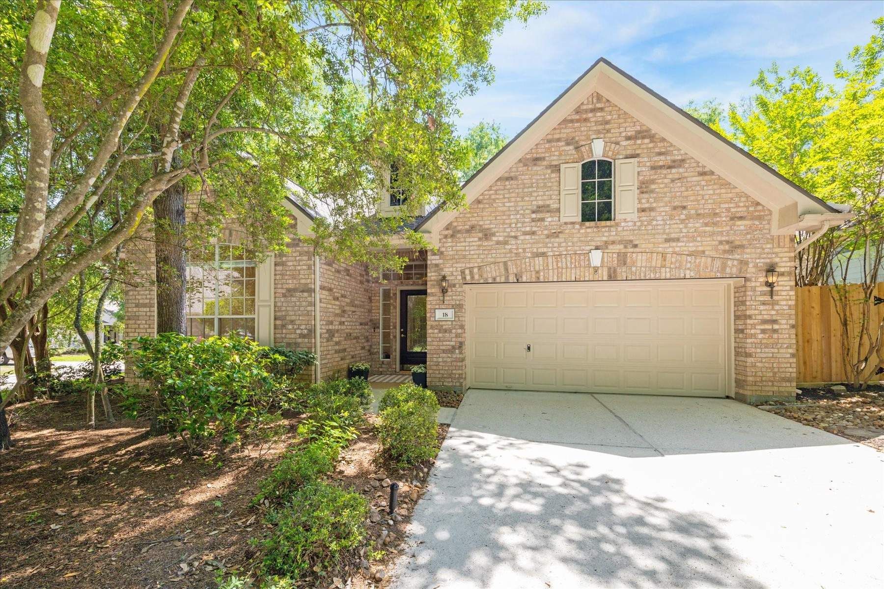 18 Robindale Circle, Conroe, TX 77384