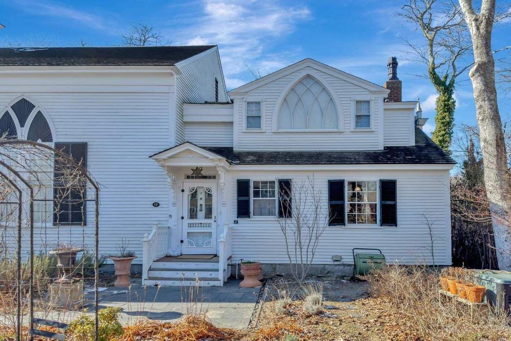 17 Church Street, Yarmouth Port, MA 02675