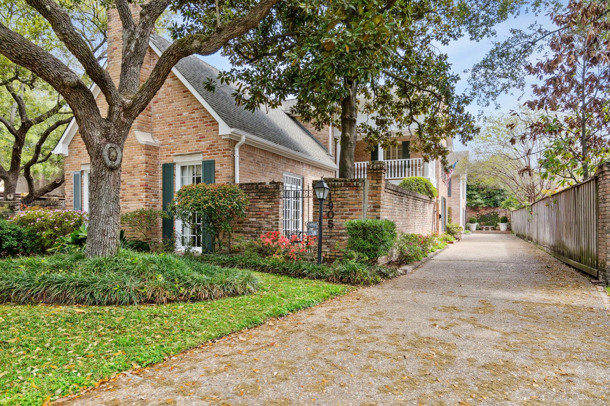 1907 Nantucket Drive Houston, Texas, United States – Luxury Home