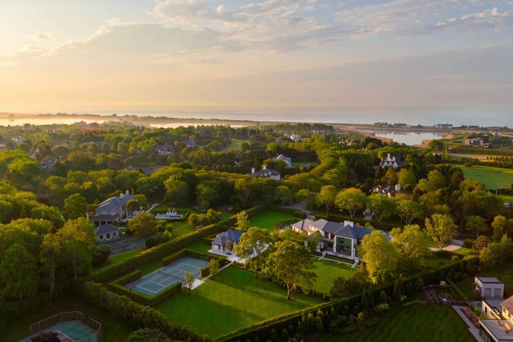 Modern Luxury in Jule Pond, Water Mill